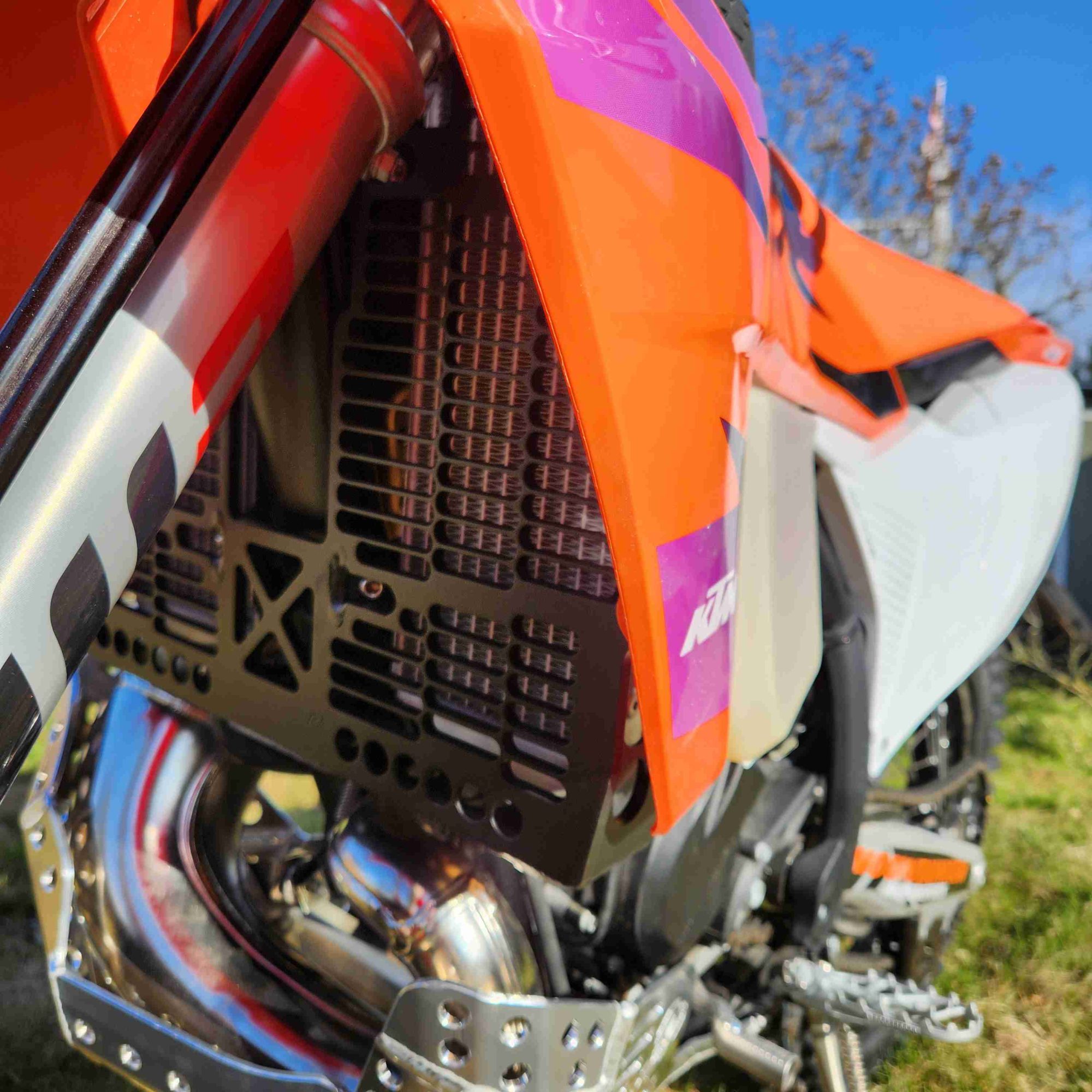 KTM-2535 Billet Rad Guard